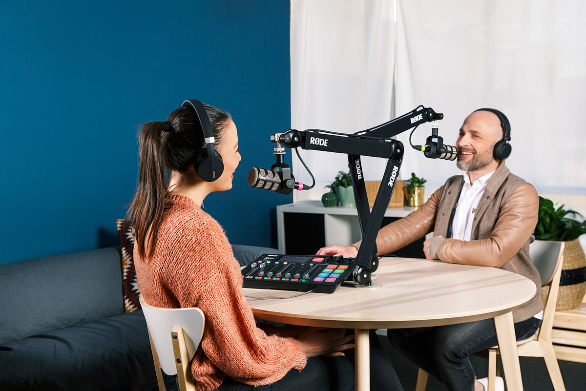 Best Podcast Equipment For Beginners & Professionals 2024 – Hypop